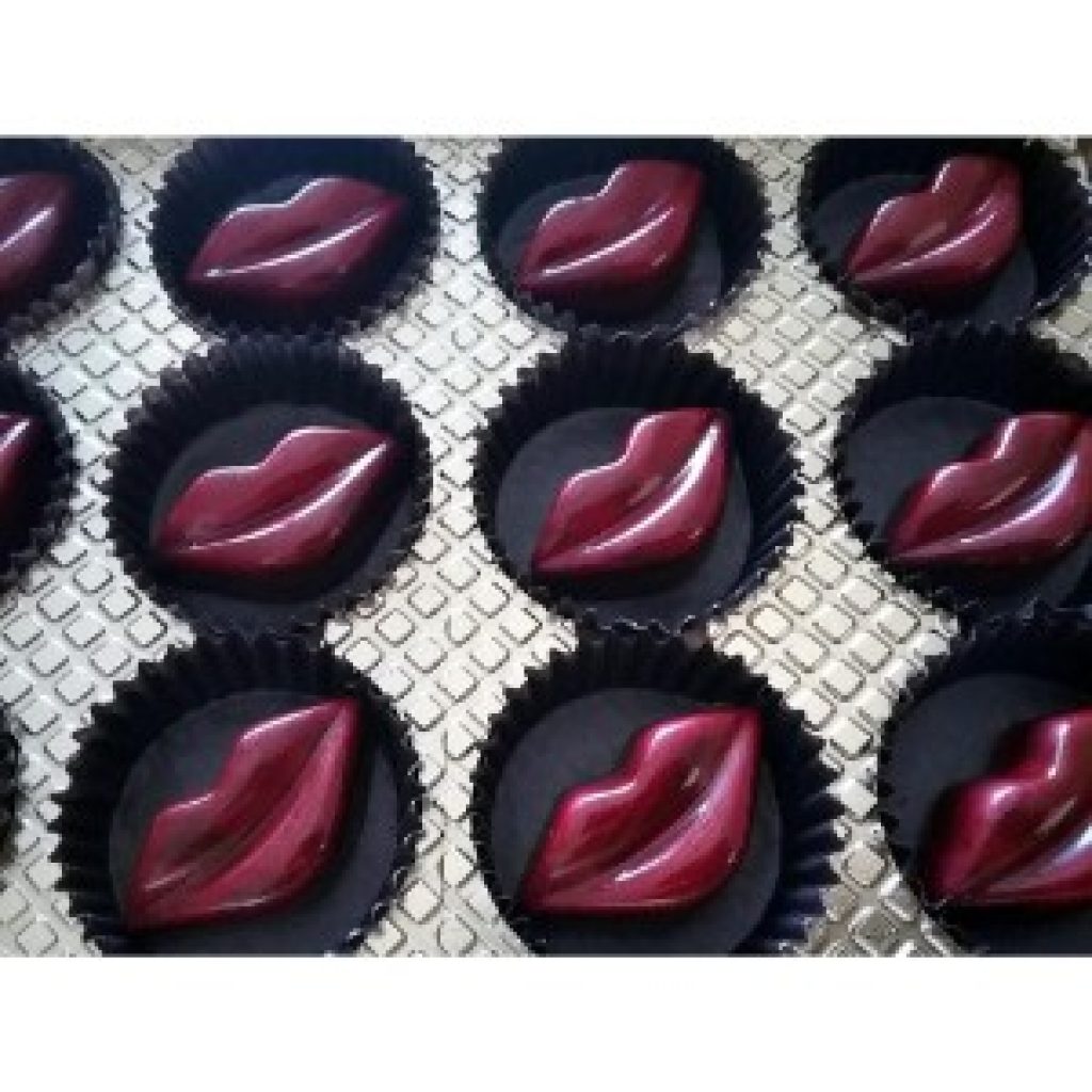 Raspberry Truffle Lips - Gifter World
