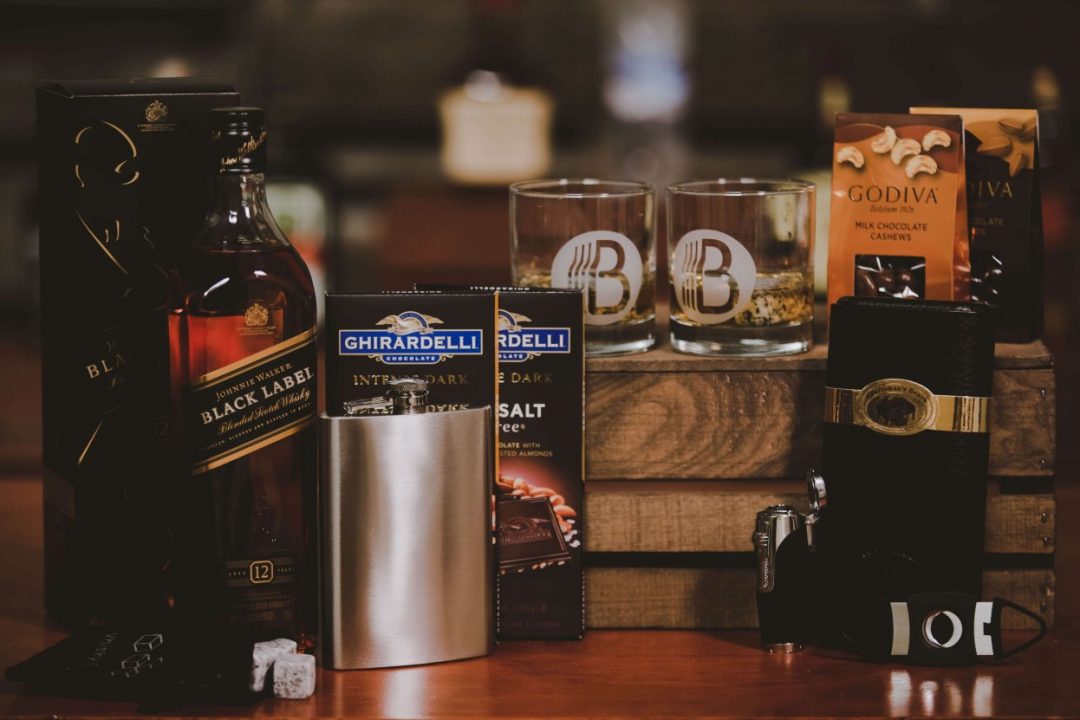 Scotch and Cigar Gift Basket for Executives - Gifter World