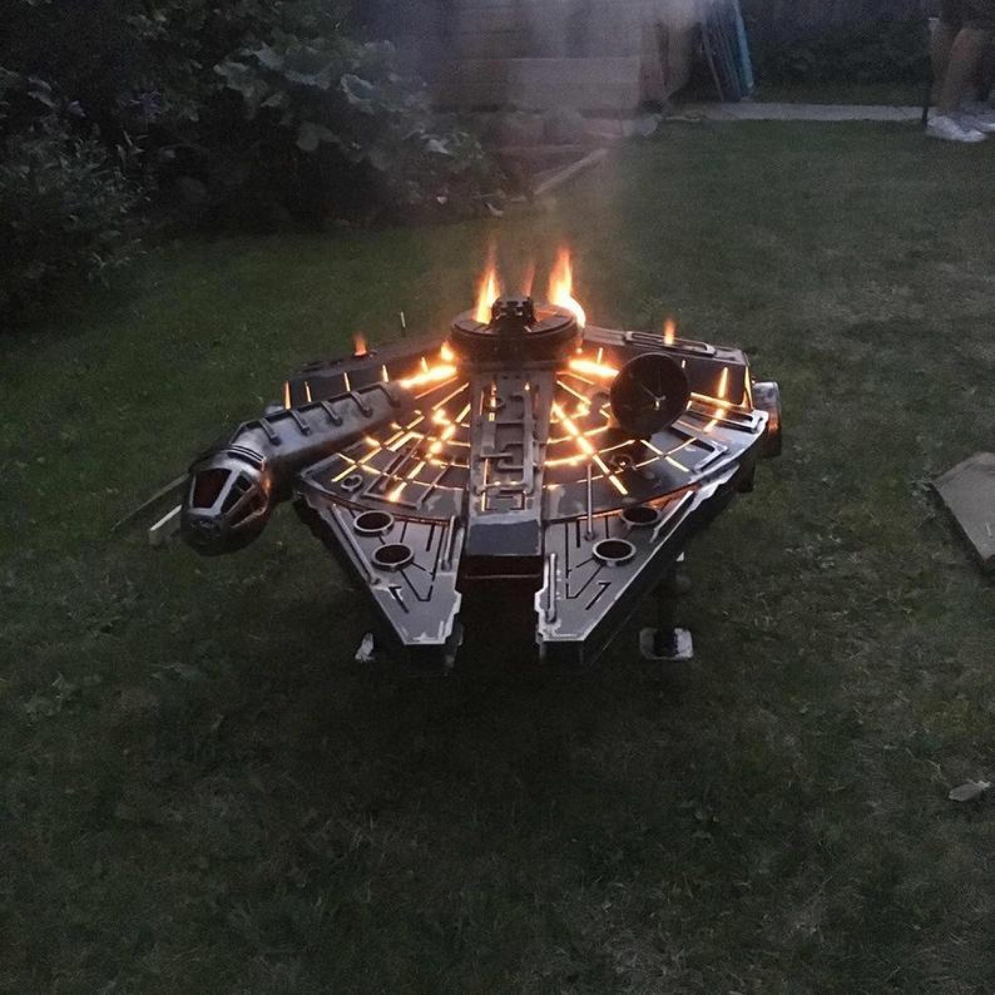 Star Wars Fire Pit - Millennium Falcon Starship Wood Burner - Gifter World